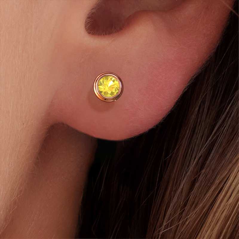 Shemika rosé gouden oorstekers met ronde gele saffier | Koop bij ...